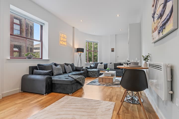 Central Leeds Stay • Sleeps 8 - Leeds