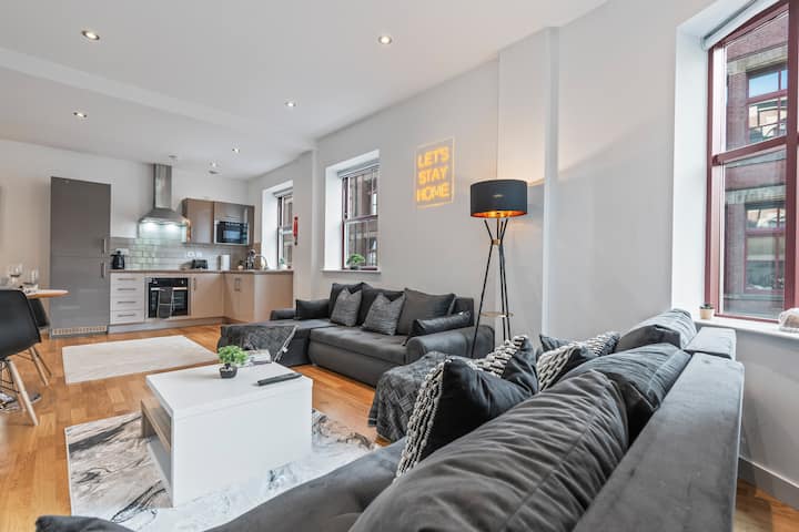 Central Leeds Stay • Sleeps 8 - Leeds