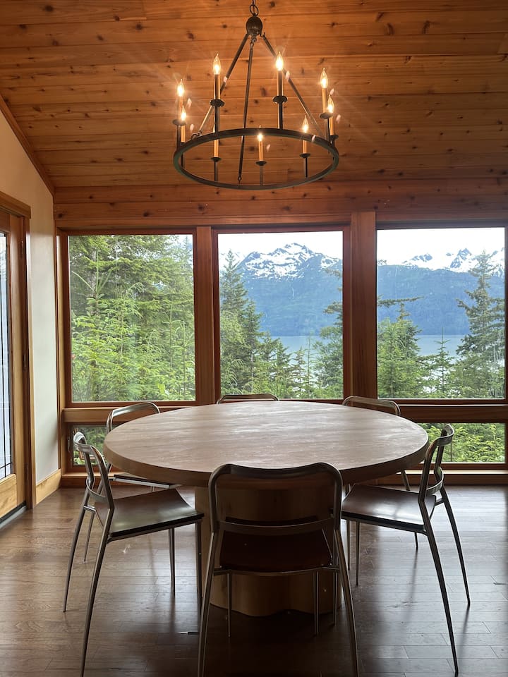Rustic Luxury Cabin With Breathtaking Views - Haines, AK