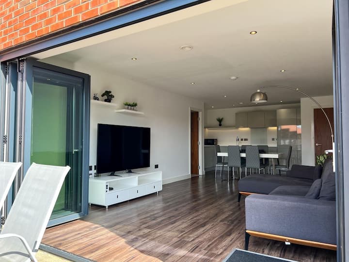 2bd | Ensuite Penthouse | Free Parking | Sleeps 8 - Birmingham