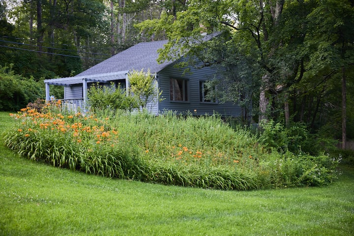 Charming Antique Cottage - Housatonic Meadows State Park, Sharon