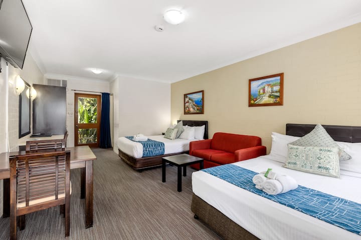 Pet Friendly Deluxe Family Room - Coffs Harbour