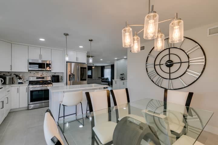 New Modern 5 Miles From Strip - Las Vegas