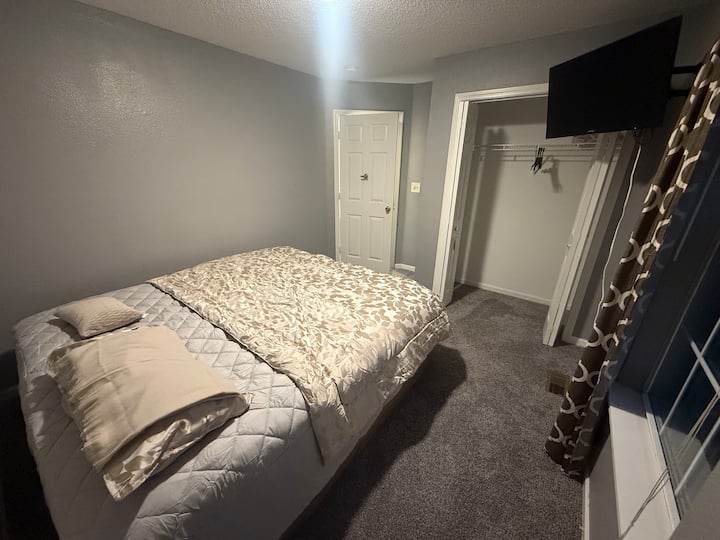 Beautiful Three Bedroom House - Greenwood, IN