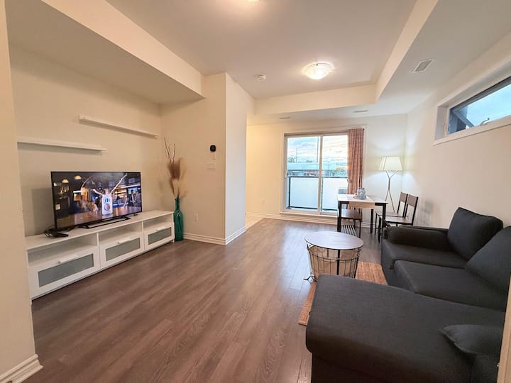 Entire Townhouse In Toronto, 2b - Toronto, ON