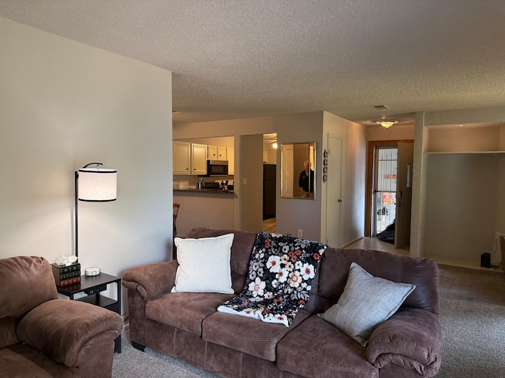 2 Bedroom, Pool, Balcony, Garage Parking - Highlands Ranch, CO