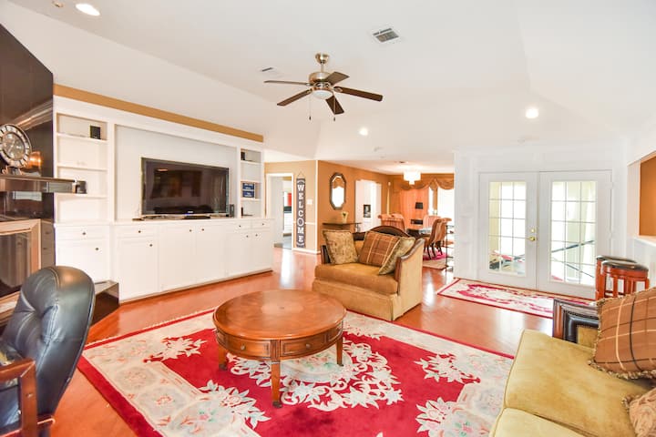 Queen Esther's Palace - Stafford, TX