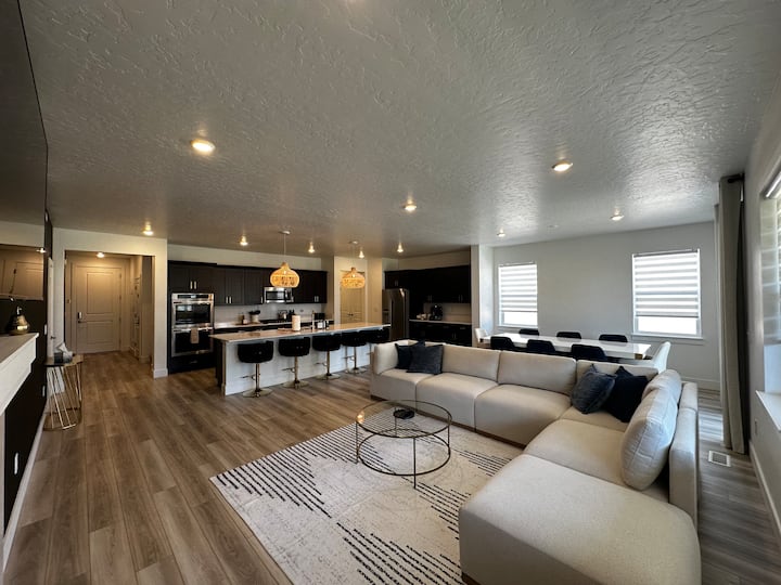 Luxe Townhome + Comm Pool - Nampa, ID