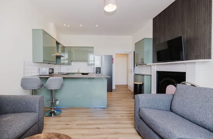 Huge 8b Centre Stay-16 Groups! - Edinburgh