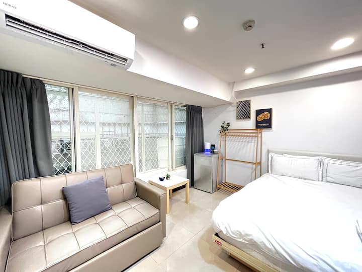 Metro Bliss: Modern Apartment 1 Min From Mrt - 內湖區
