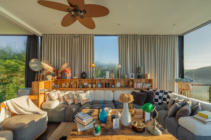 New! Kasbah Omara Luxury Villa - Mountain View - Kintamani