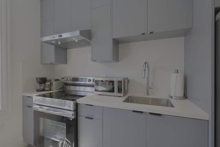 Cozy Two Bedrooms Loft Retreat Central Located - Vancouver