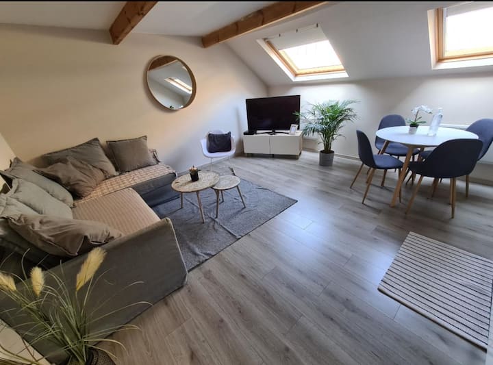 Chic Flat By Midi Station - Brüsszel