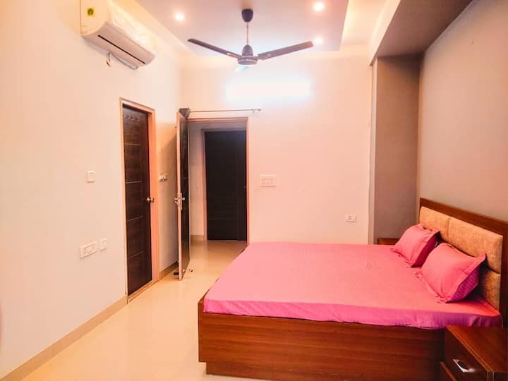 Vb Stay
"Home Away From Home" - Dehradun