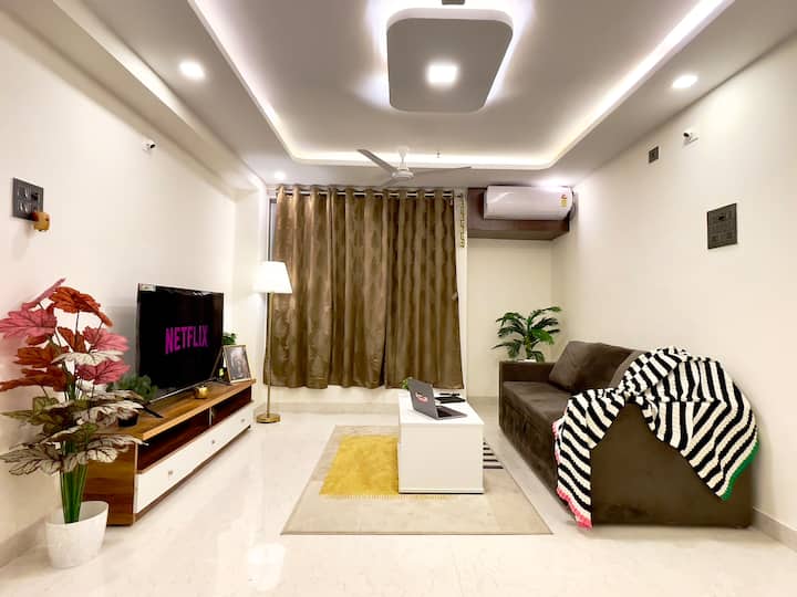 Breezy Brown Spacious 2 Bhk Lake View - Mumbai