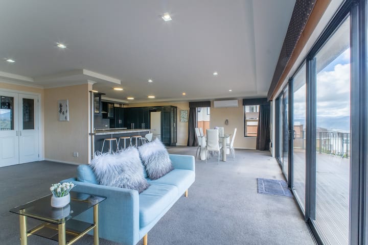 Spacious Family Home - Lower Hutt