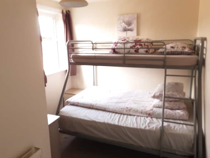 2nd Floor Room 6, 1 Double+single Bunk, 1 Bathroom - Blackpool