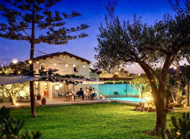 Private Sicilian Villa. Pool & Garden Near Beaches - Avola