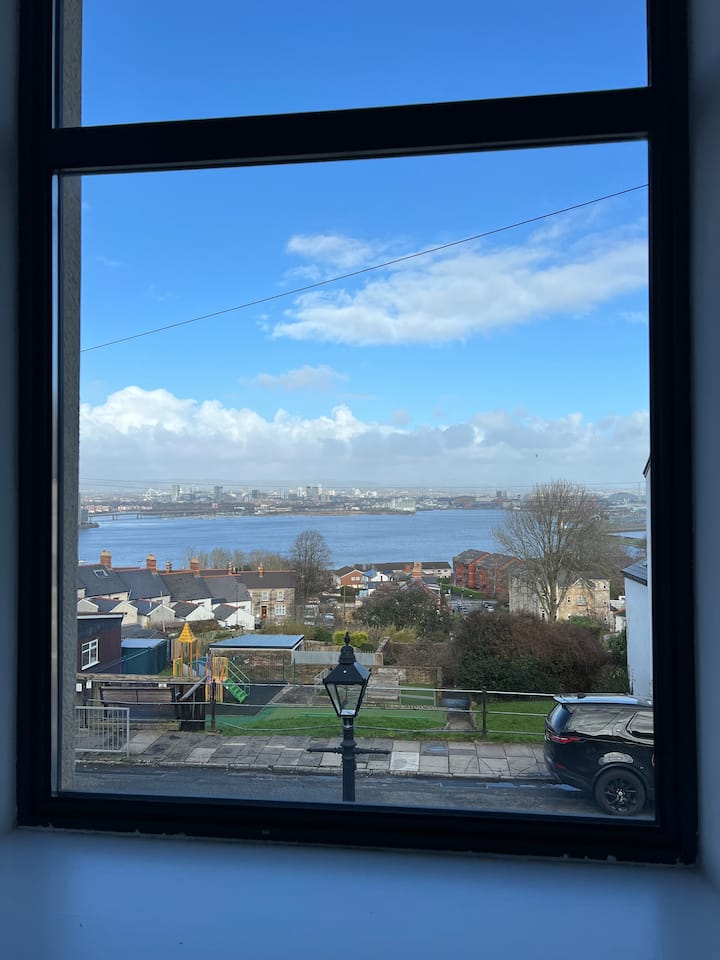 3 Bedroom Cardiff Bay View House - Barry