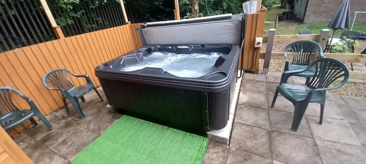 124 Snowdon Drive With A Hot Tub & Football Table. - Llanberis