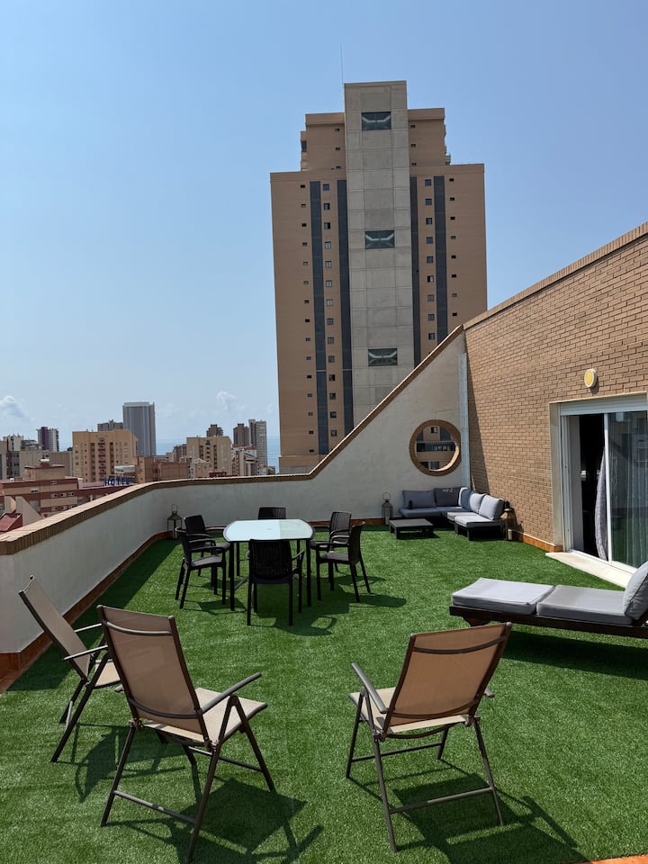 Penthouse With Terraces, Pool & Parking – Benidorm - Benidorm