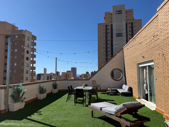 Penthouse With Terraces, Pool & Parking – Benidorm - Benidorm