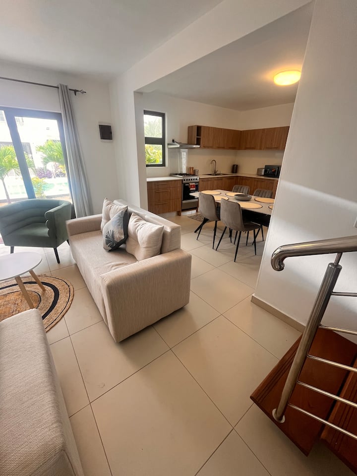 Cosy 3-bedroom Apt, 5mins Walk To Beach - Mauricio