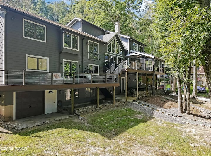 Lake Wallenpaupack - Hot Tub, Dock & Movie Theater - Lake Wallenpaupack, PA