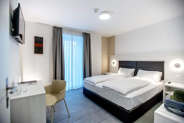 Double Room Balcony - Miralago Locarno Easy Rooms - Locarno