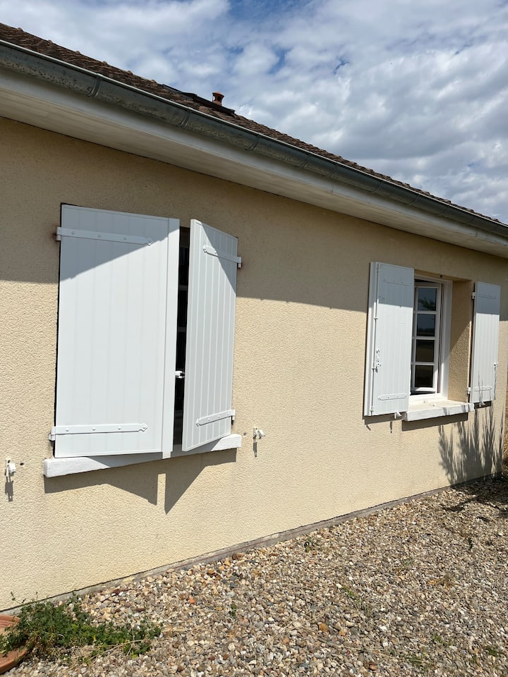 Loue Logement, Une Chambre - Saint-Amand-Montrond