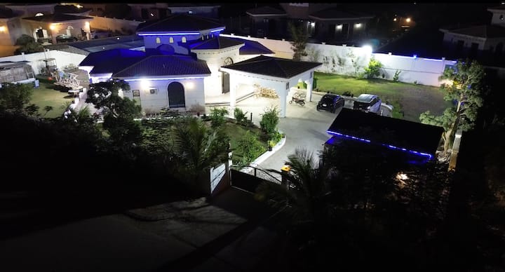 Farhat Farmouse - Karachi