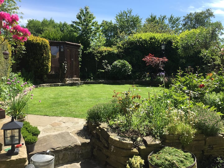 The Nook
Country Cottage
Hot Tub
Garden
Open Fire - Bury