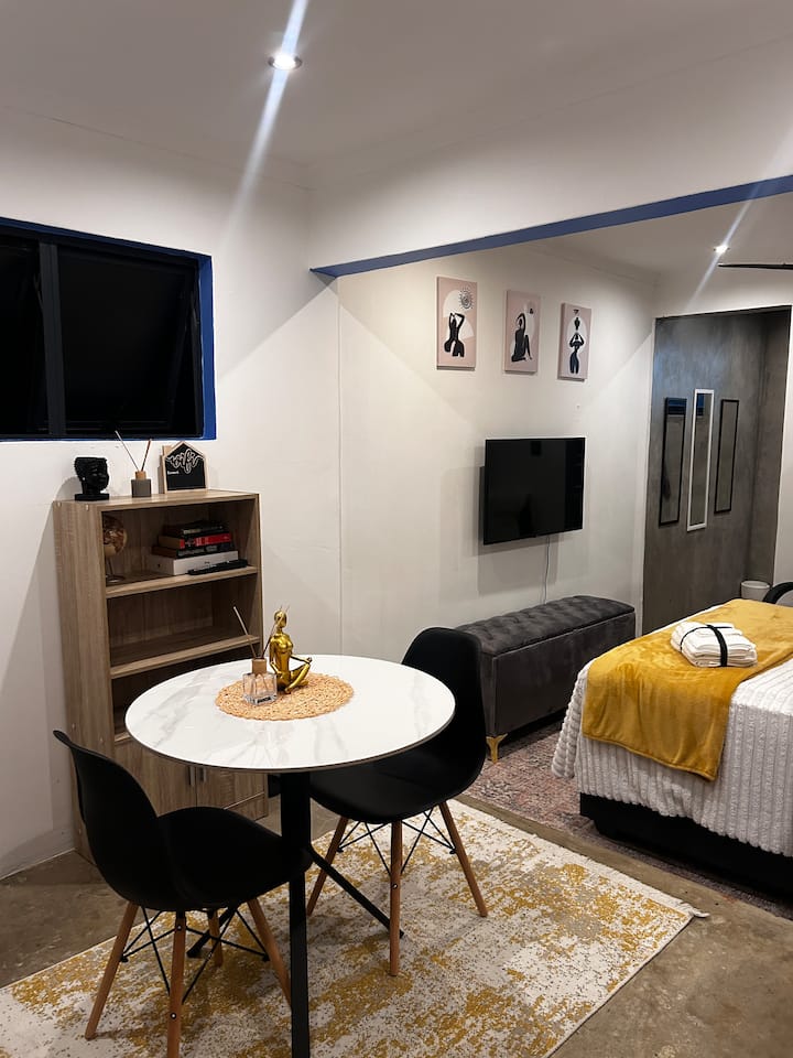 Ocean Nest: Your Cosy, Calm La Lucia Hideaway Spot - KwaMashu