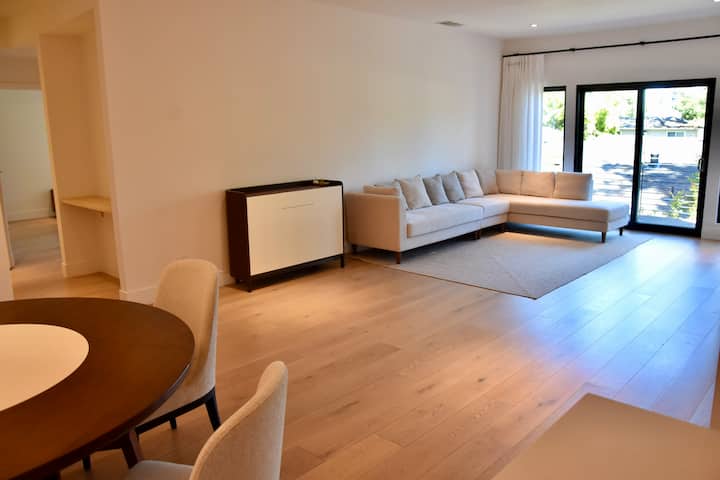 Luxurious And Sunny Condo In City Center - Menlo Park, CA