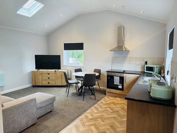 1 Bd Ground Floor Flat + Parking - Peterborough