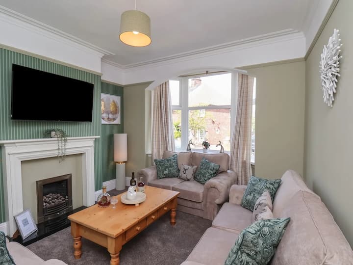 Crescent Bay House - Filey