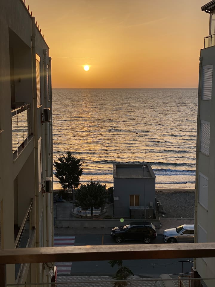 Sea View Apartment • 2 Bedrooms • Beachfront - Shëngjin