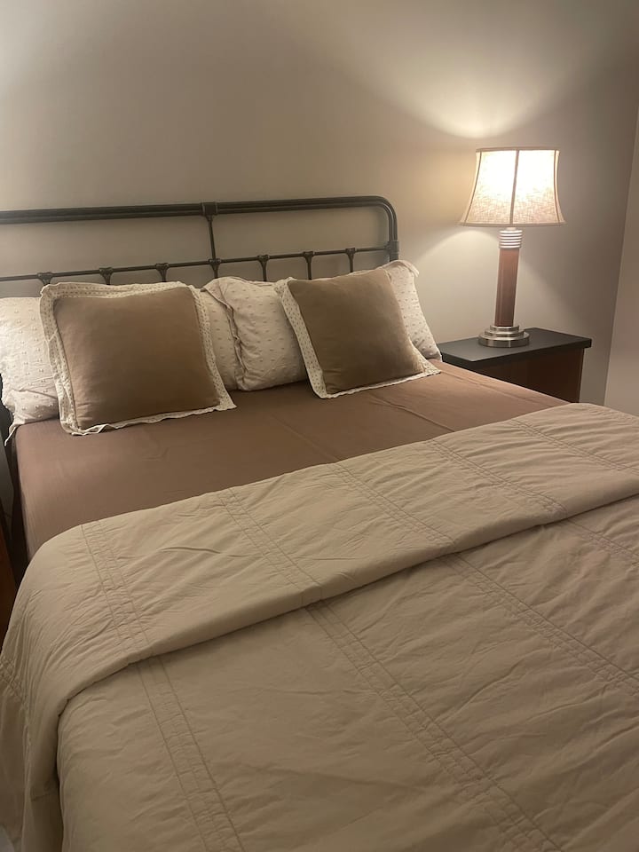 Basement, Shared Main Entrance - Harpers Ferry, WV