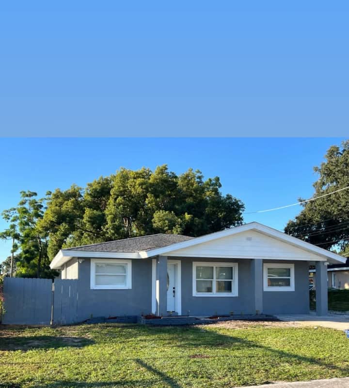 4 Beds 3 Bathrooms Near Legoland- Free Wifi - Winter Haven