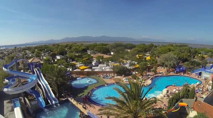 Camping Face à La Mer. - Sainte-Marie-la-Mer