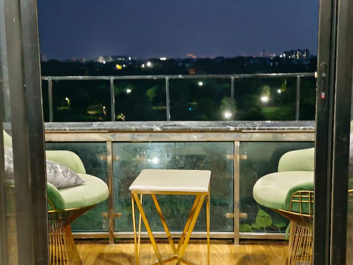 2bhk Cozyretreat
Nature-view Penthouse  Kishanghar - Delhi