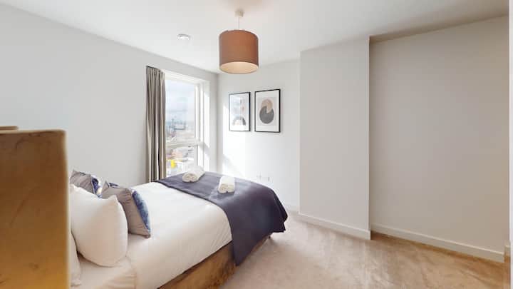 Modern 2 Bed Apartment With Balcony - Manchester