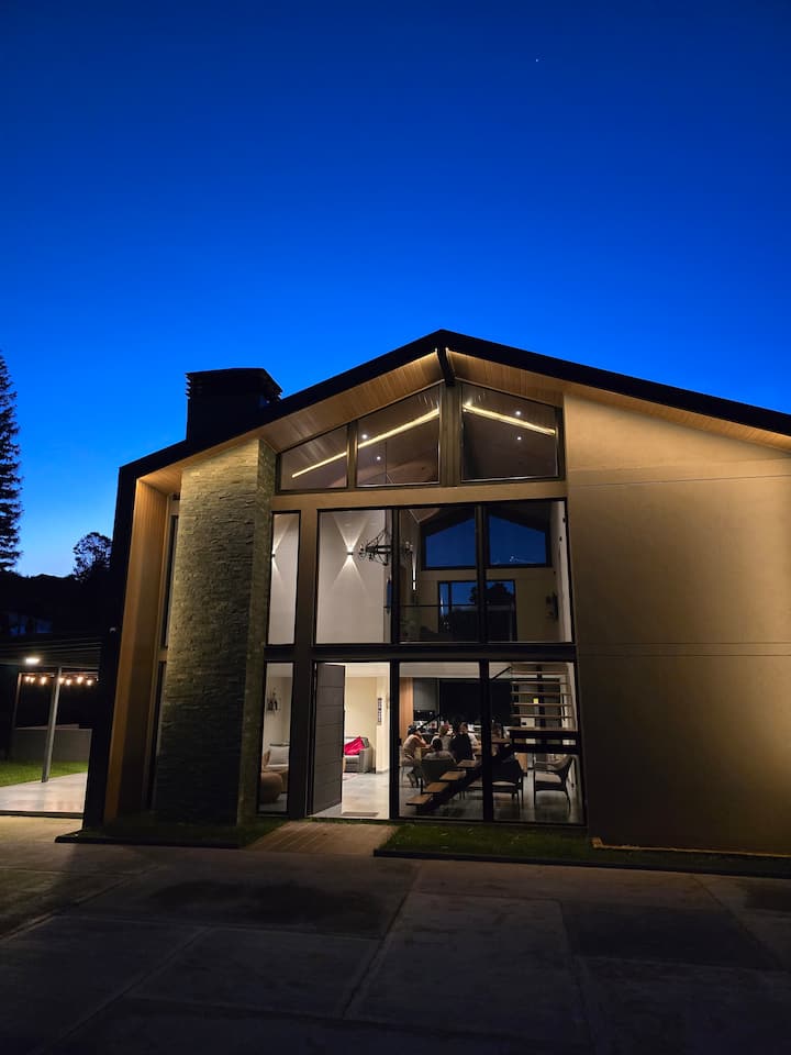 Chalet De Montaña Con Jacuzzi - Pet Friendly - La Ceja