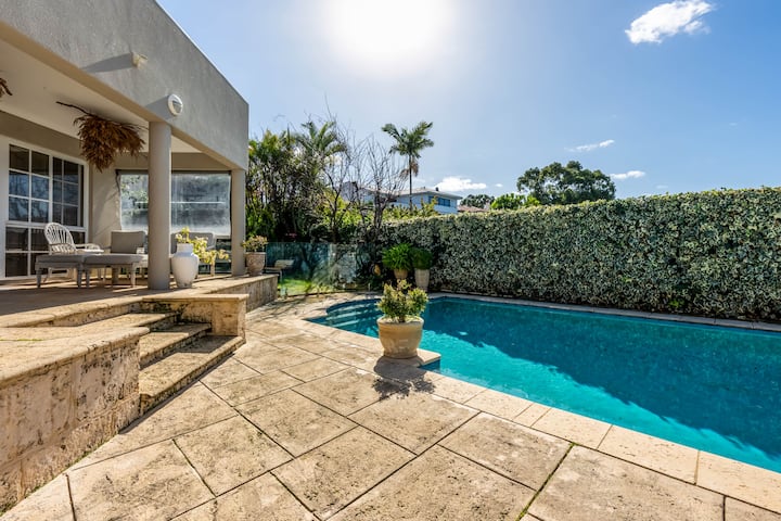Hillside City-view Retreat With Pool & Alfresco - Perth