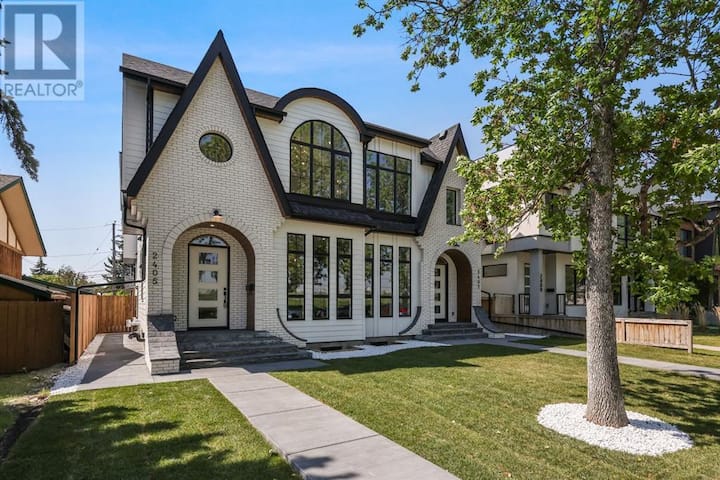 Brand New Luxury 3bd • King Bed, A/c-tree Lined St - Calgary