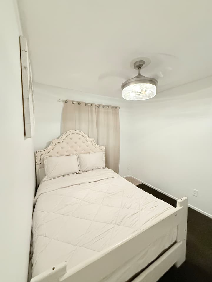 Peaceful Stay Near Shops & Park A - Maple Grove, MN