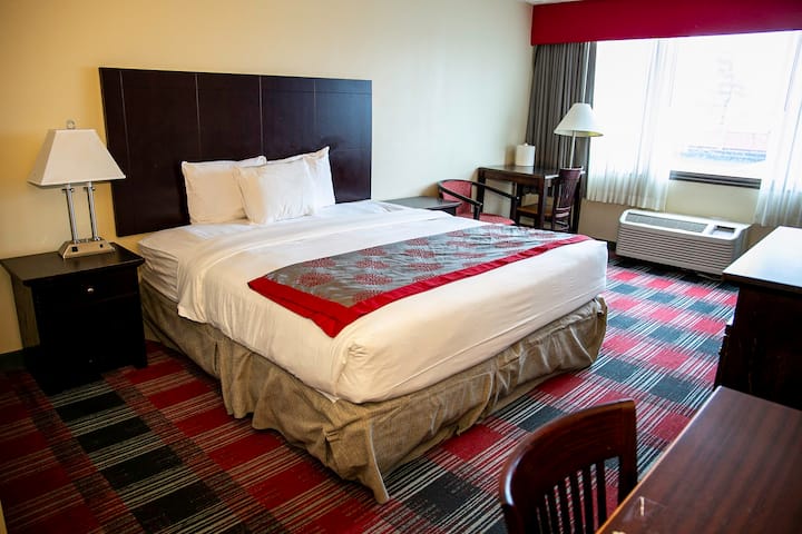 Albany Modern Hotel Room Minutes To Downtown - Albany, NY