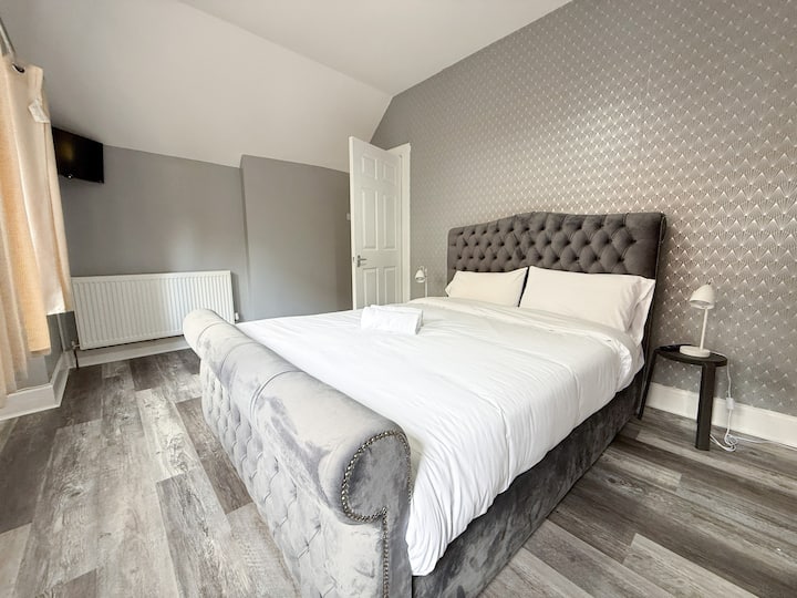 Glasgow Home – Newly Refurbished - 글래스고