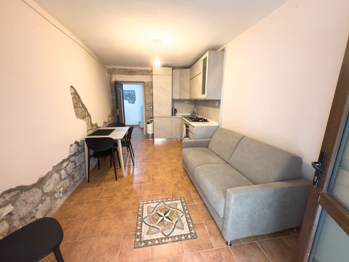 S'iscola Cozy Stone House - Bosa
