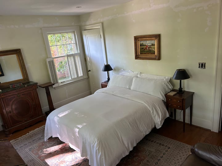 Private Room In Heritage Home - London, ON, Canada